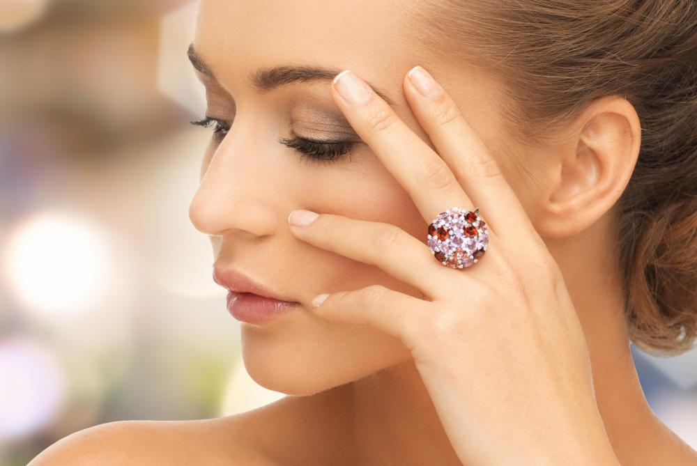 What is the Most Flattering Ring for my Hand Shape?