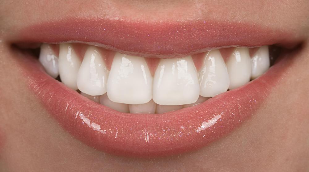 What Is Oxygenated Toothpaste? (with pictures)