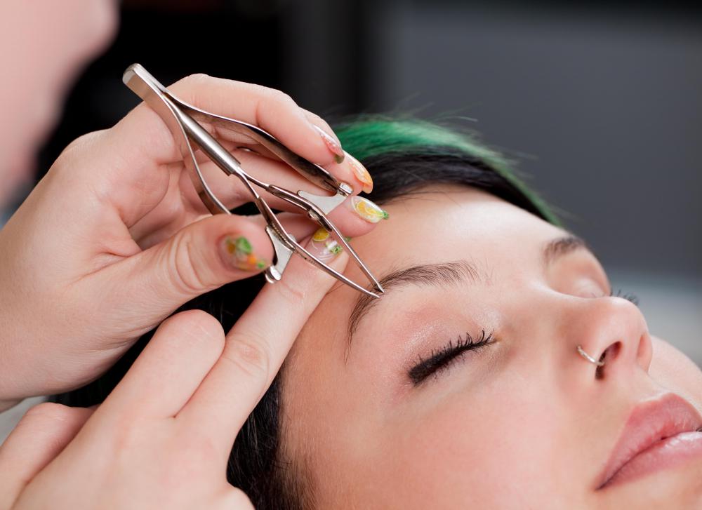 What Is Eyebrow Shaping with Pictures 
