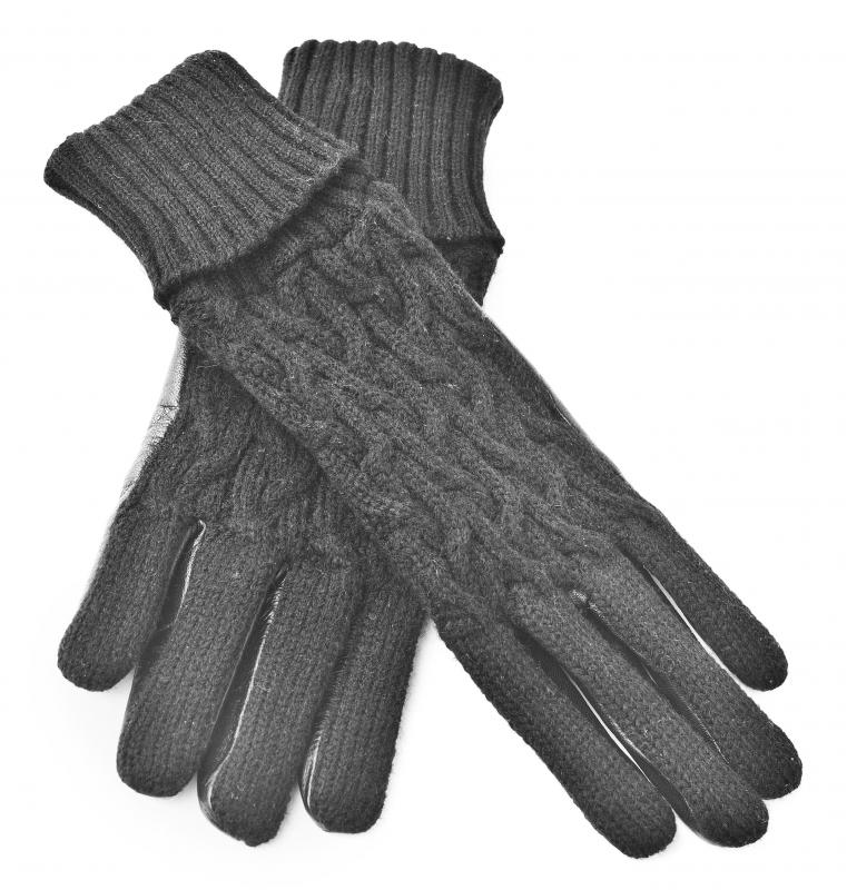 What is the Difference Between Mittens and Gloves?